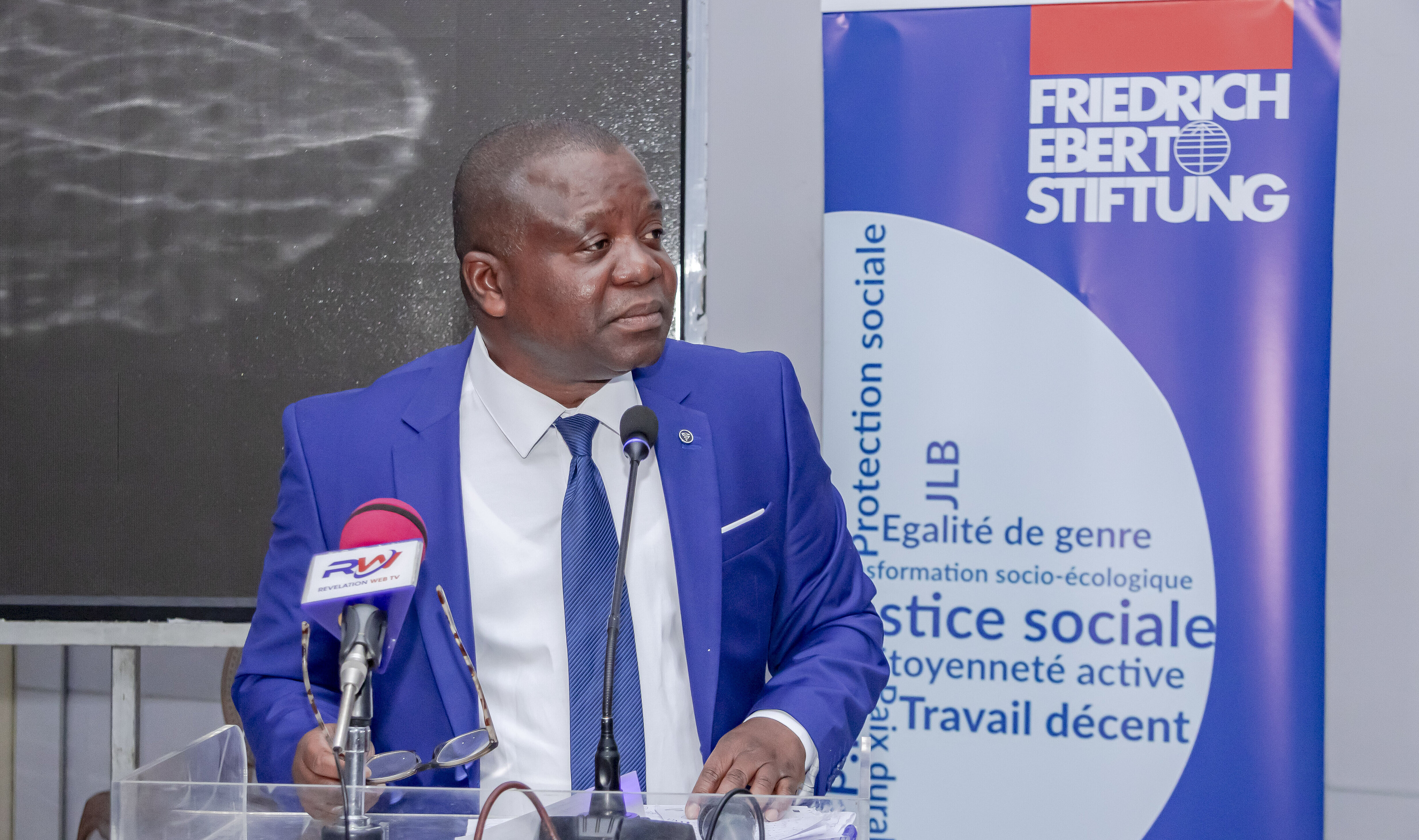 Cérémonie solennelle de sortie des Jeunes Leaders du Bénin 2024 ...
